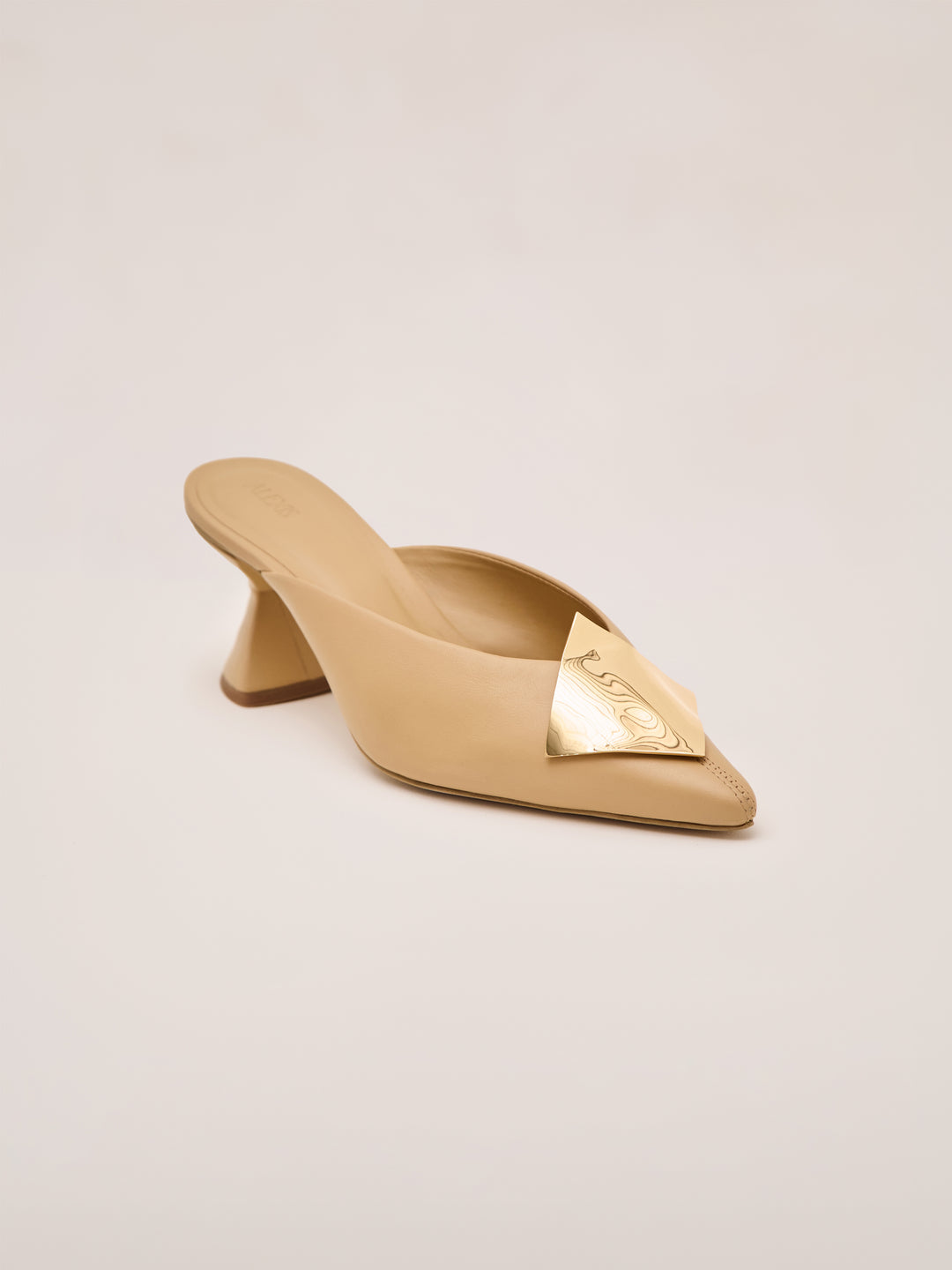 Madeline Mule – Alexis