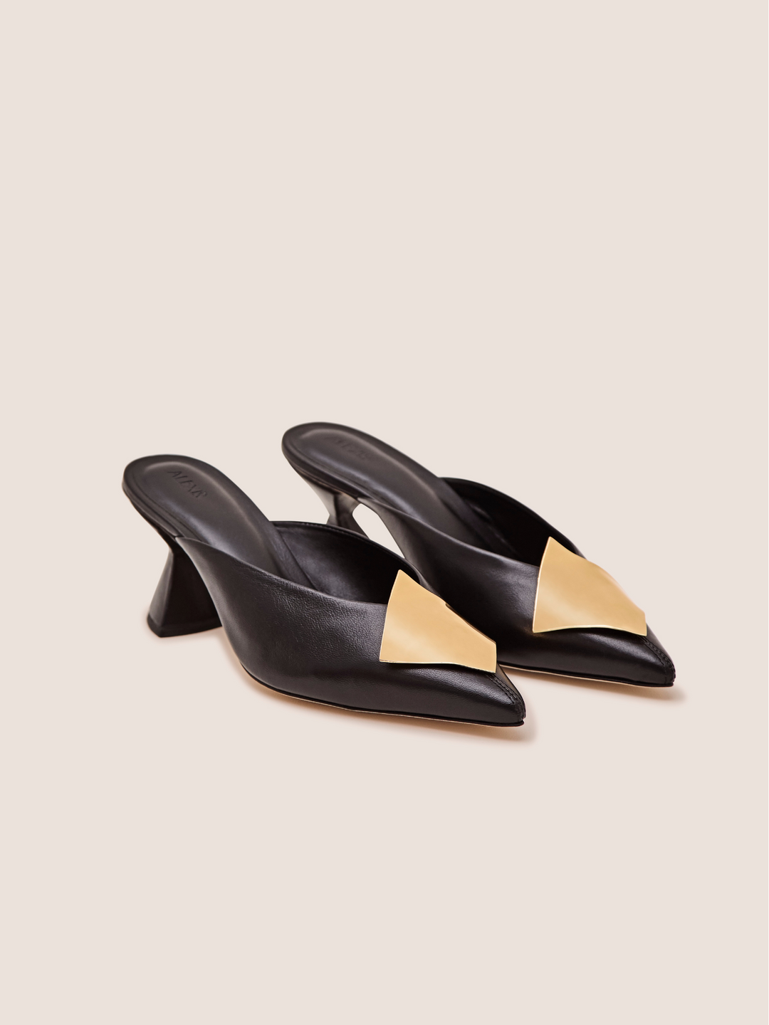 Madeline Mule – Alexis